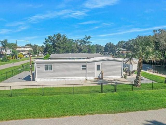 6240 Island Dr, Weeki Wachee, FL 34607