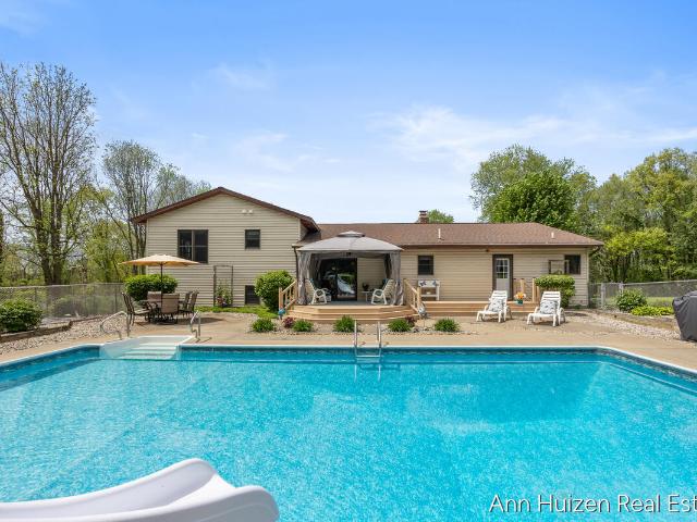6240 Sunfish Lake Avenue