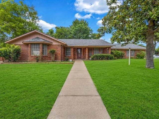 6241 Onyx Dr S, North Richland Hills, TX 76180