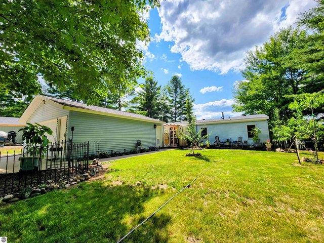 6241 E Bass Lake Rd NE, Kalkaska, MI 49646