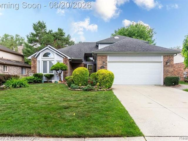 6241 Smithfield Dr, Troy, MI 48085