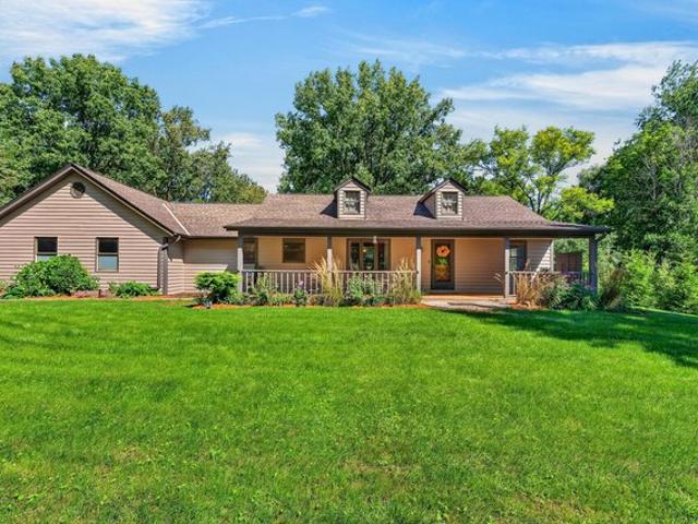 6242 Pleasant Valley Rd, Cedarburg, WI 53024
