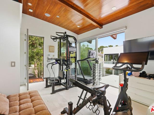624 23rd St, Santa Monica, CA 90402 | MLS #26670
