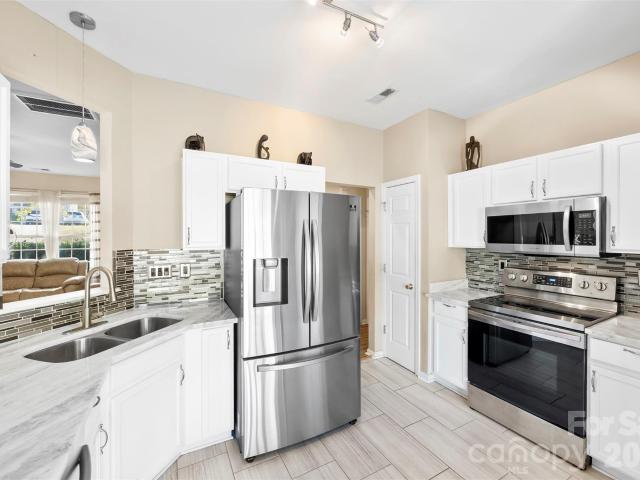 624 Cliffs Inn Cir, Charlotte, NC 28214 | MLS #4361 | Compass
