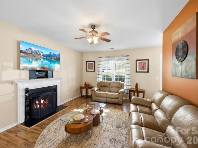 624 Cliffs Inn Circle