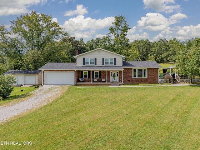 624 Back Valley Rd, Oliver Springs, TN 37840