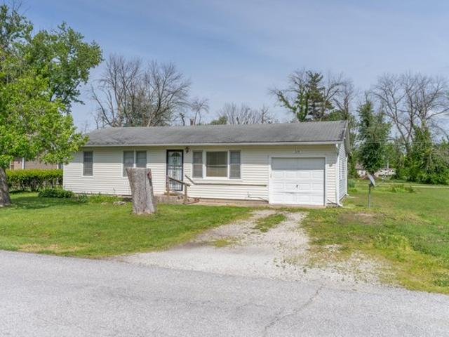 624 Green St, Centralia, MO 65240