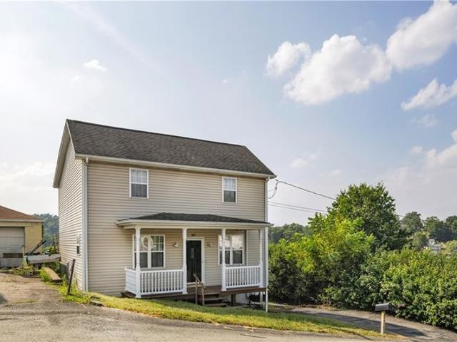 624 Dianthus St, Irwin, PA 15642