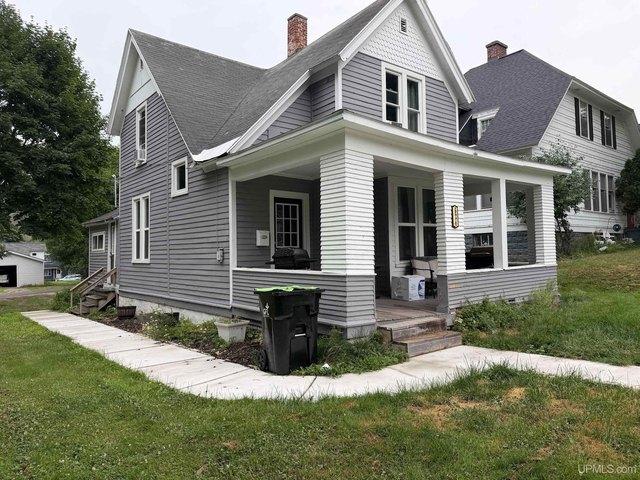 624 E B St, Iron Mountain, MI 49801