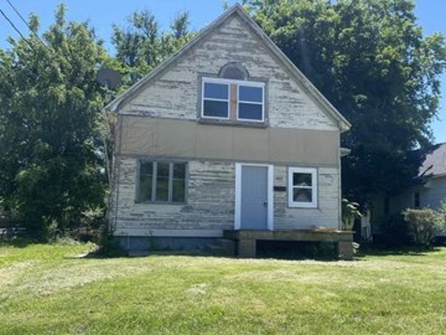 624 E Maple St, Canton, IL 61520