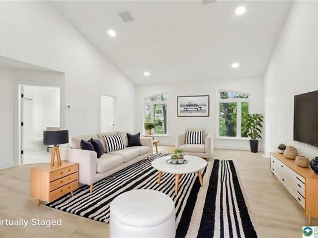 624 E 8th Street