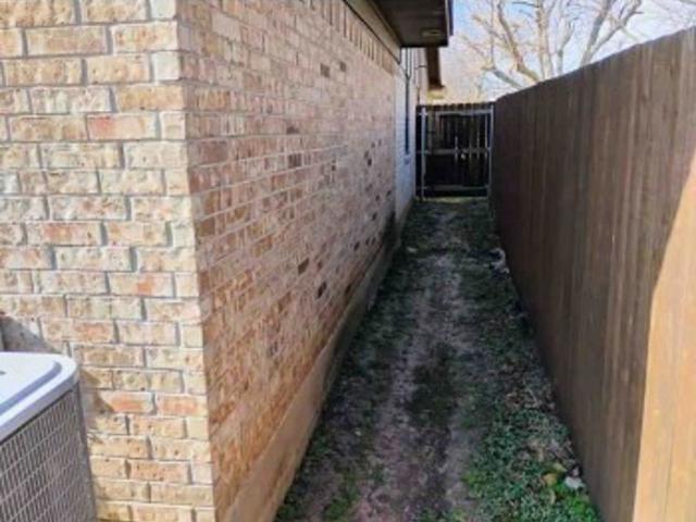 624 Hallvale Dr, White Settlement, TX 76108 | MLS #10423 | Compass