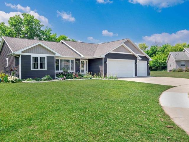 624 Julius Ct, Omro, WI 54963