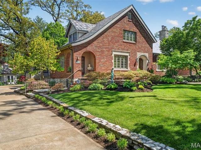 624 Locksley Pl, Webster Groves, MO 63119