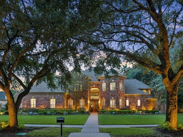 624 Lakeshore Dr, Sugar Land, TX 77478