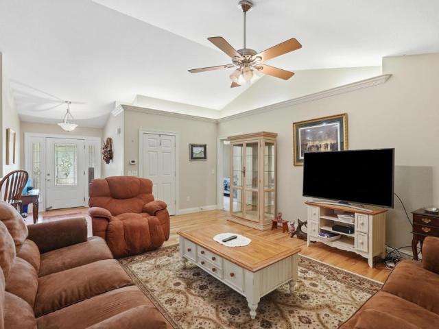 624 Lakeview Dr