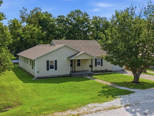 624 N Springfield Ave, Bolivar, MO 65613