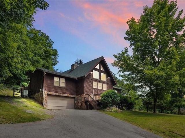 624 Squaw Run Rd, Ellwood City, PA 16117