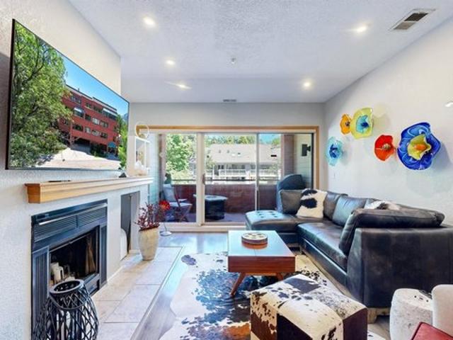 624 Pearl St Apt 203, Boulder, CO 80302