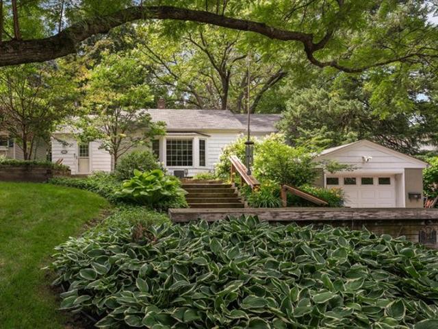 624 Pleasant St, Excelsior, MN 55331
