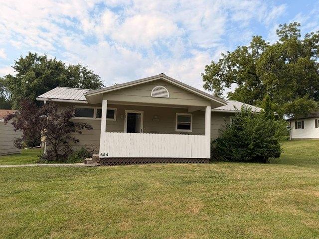 624 W 2nd St, Lamoni, IA 50140