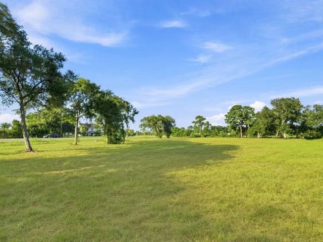 6255 Main St, Hitchcock, TX 77563