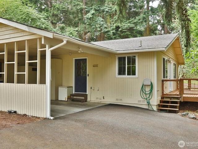 6255 Bayview Rd, Clinton, WA 98236