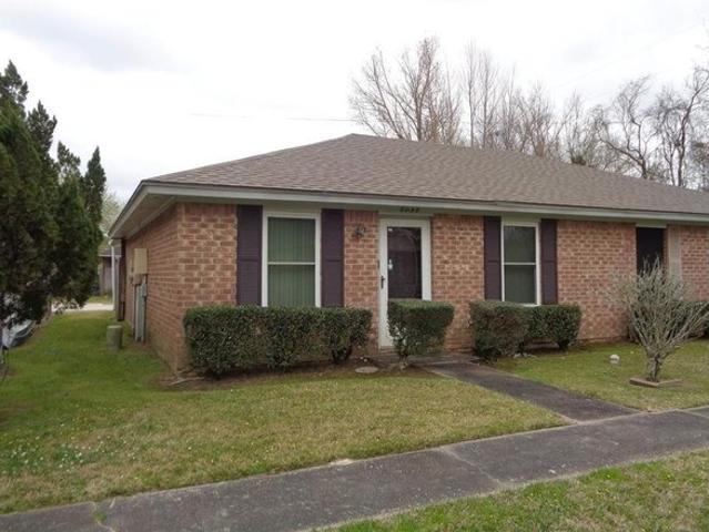 6255 Bedford Dr, Beaumont, TX 77708