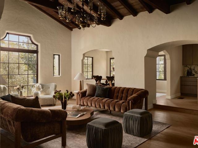 6255 Del Valle Drive