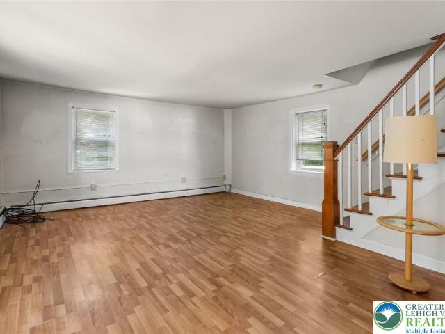 6255 Sullivan Trail