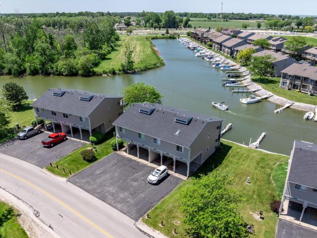 6256 N Harris Harbor