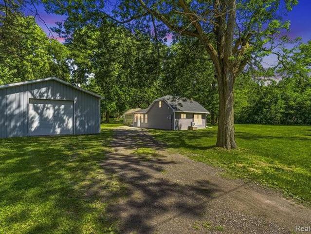 6256 Turner Rd, Flushing, MI 48433