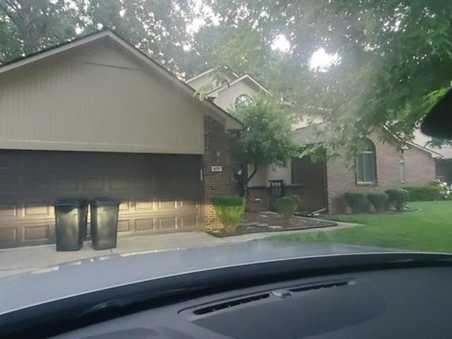 6257 Gatewood, West Bloomfield, MI 48322