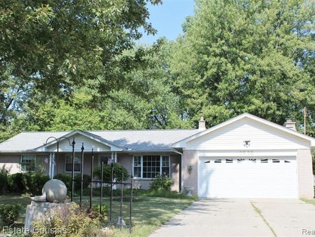 6258 Meadowwood Ln, Grand Blanc, MI 48439