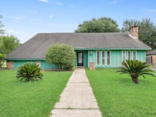 6250 Chisholm Trl, Beaumont, TX 77708