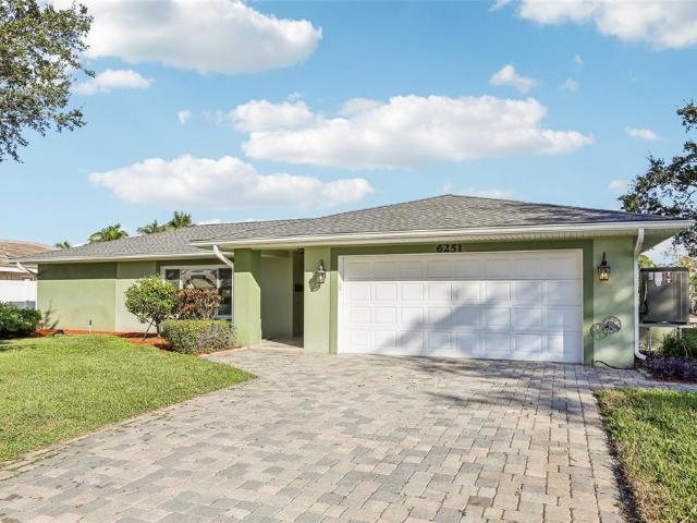 6251 18th St NE, St. Petersburg, FL 33702 | MLS #TB8445