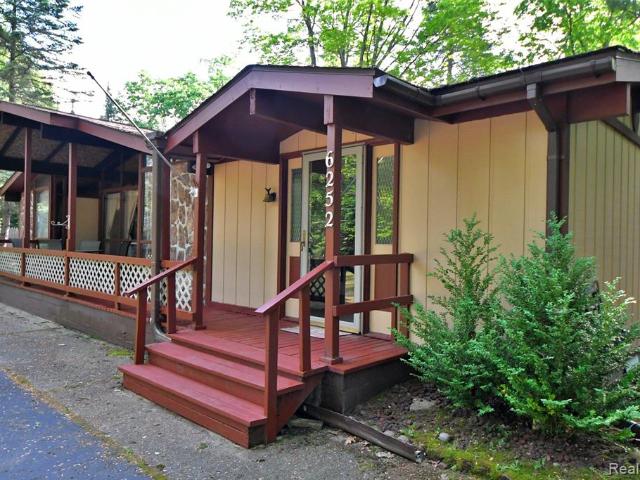 6252 Clearbrook Drive