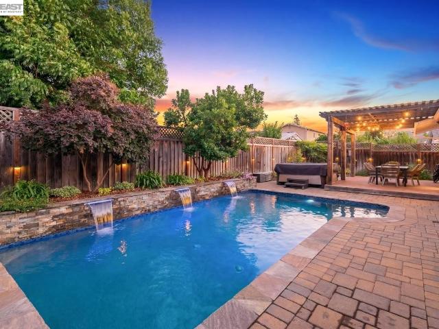 6252 Robin Ct