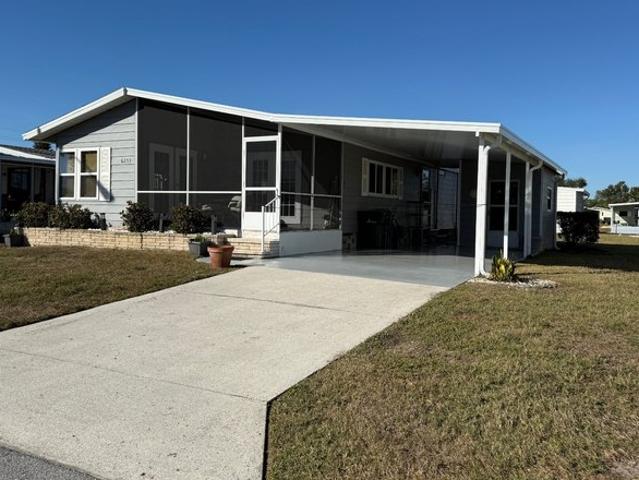 6253 Chalgrove Cir, Sarasota, FL 34241