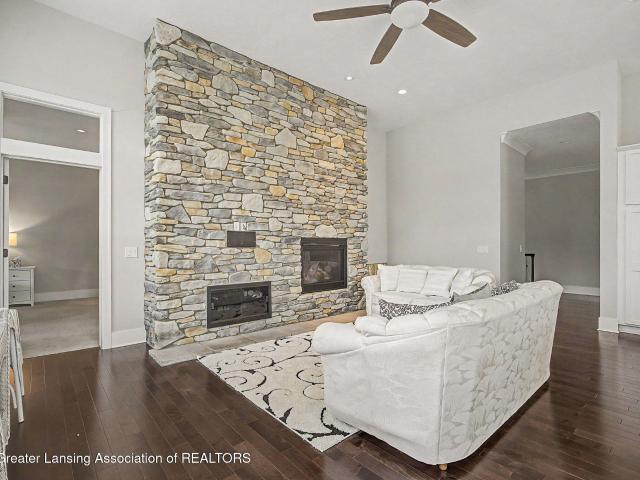 6253 Fenwick Court