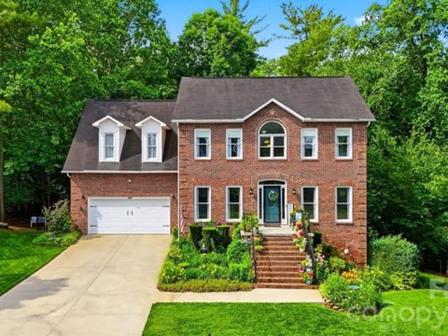 6253 Riviera Run Estates Dr, Hickory, NC 28601