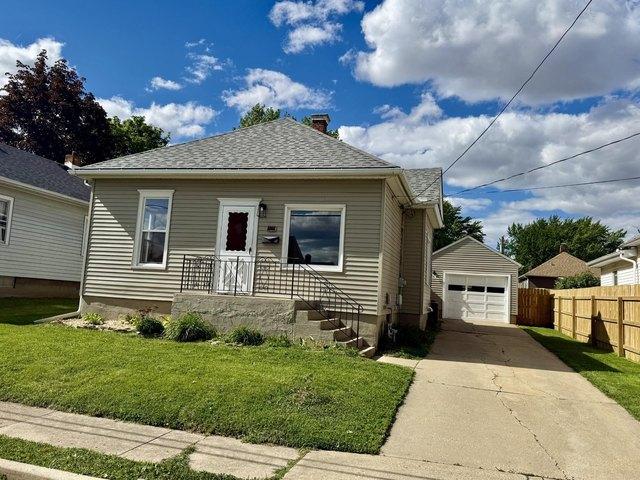 625 10th St, Peru, IL 61354