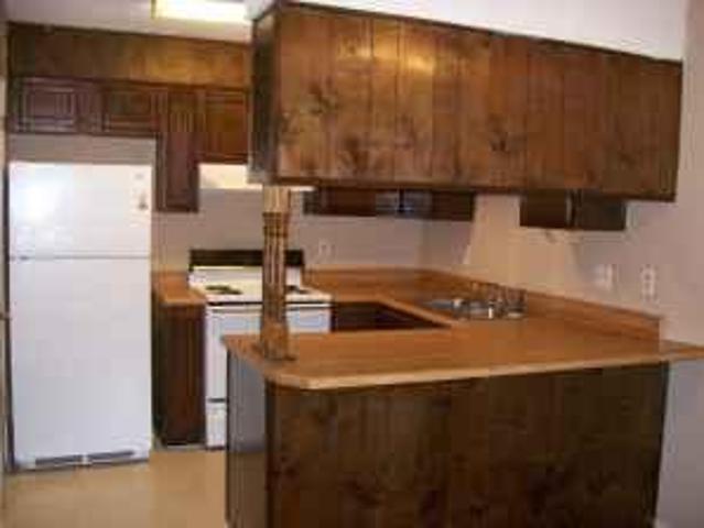 $625 / 2br New Carpet & Paint.Water,trash,lawn svc incl.No HUD or Pets. 6320 W Fairfield Dr just west of 61st Av map