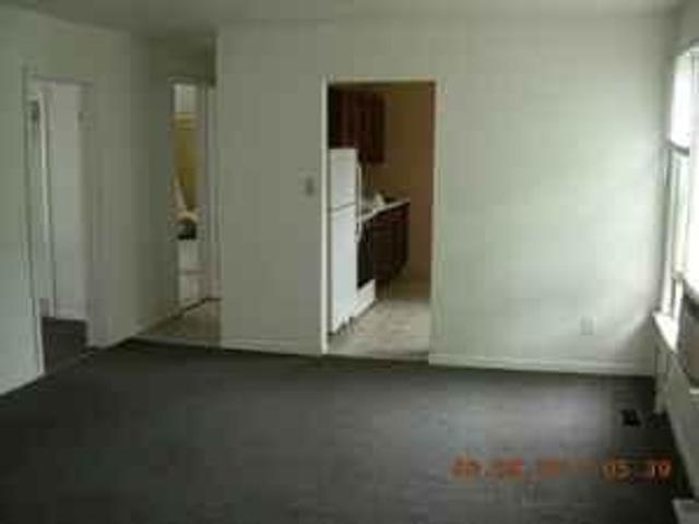 $625 / 2br Lots of room! Washer/Dryer/AC 226 Leland, Waterloo map