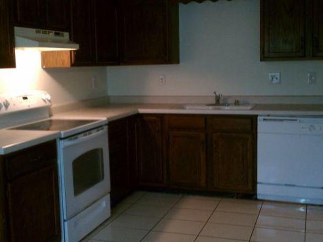 $625 Beautiful 2 Bedroom Sout East