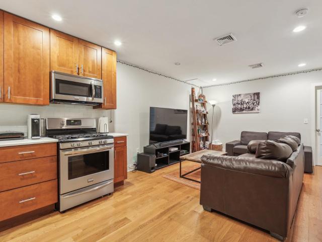 625 Bloomfield St # 3