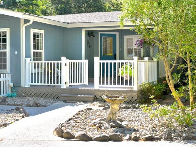 625 Glenbrook Cir, Florence, OR 97439
