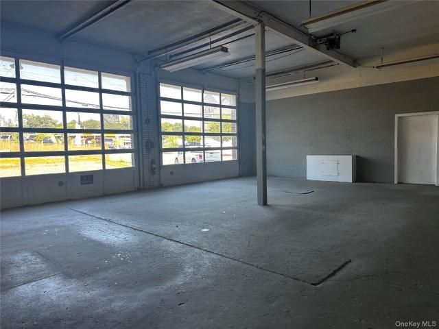 625 Glenwood Rd Retail/Garage Space