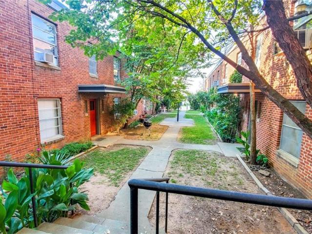 625 Dickson Street 10