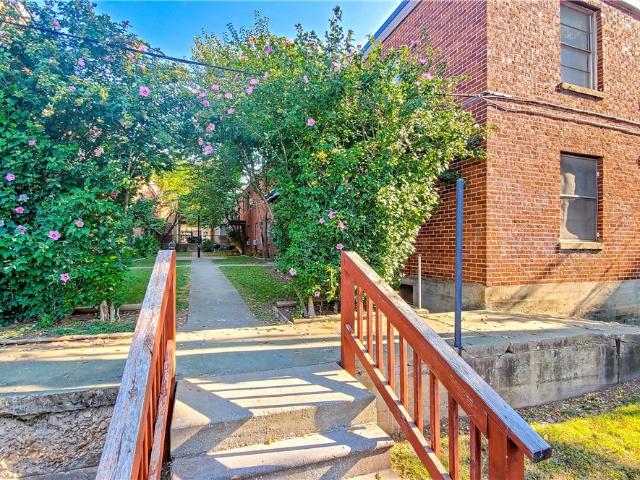 625 Dickson Street 19